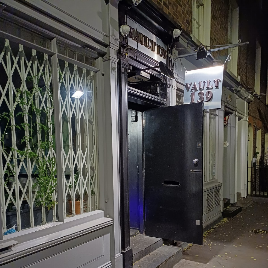 Guide to Vault 139, London - Ultimate Gay Guide